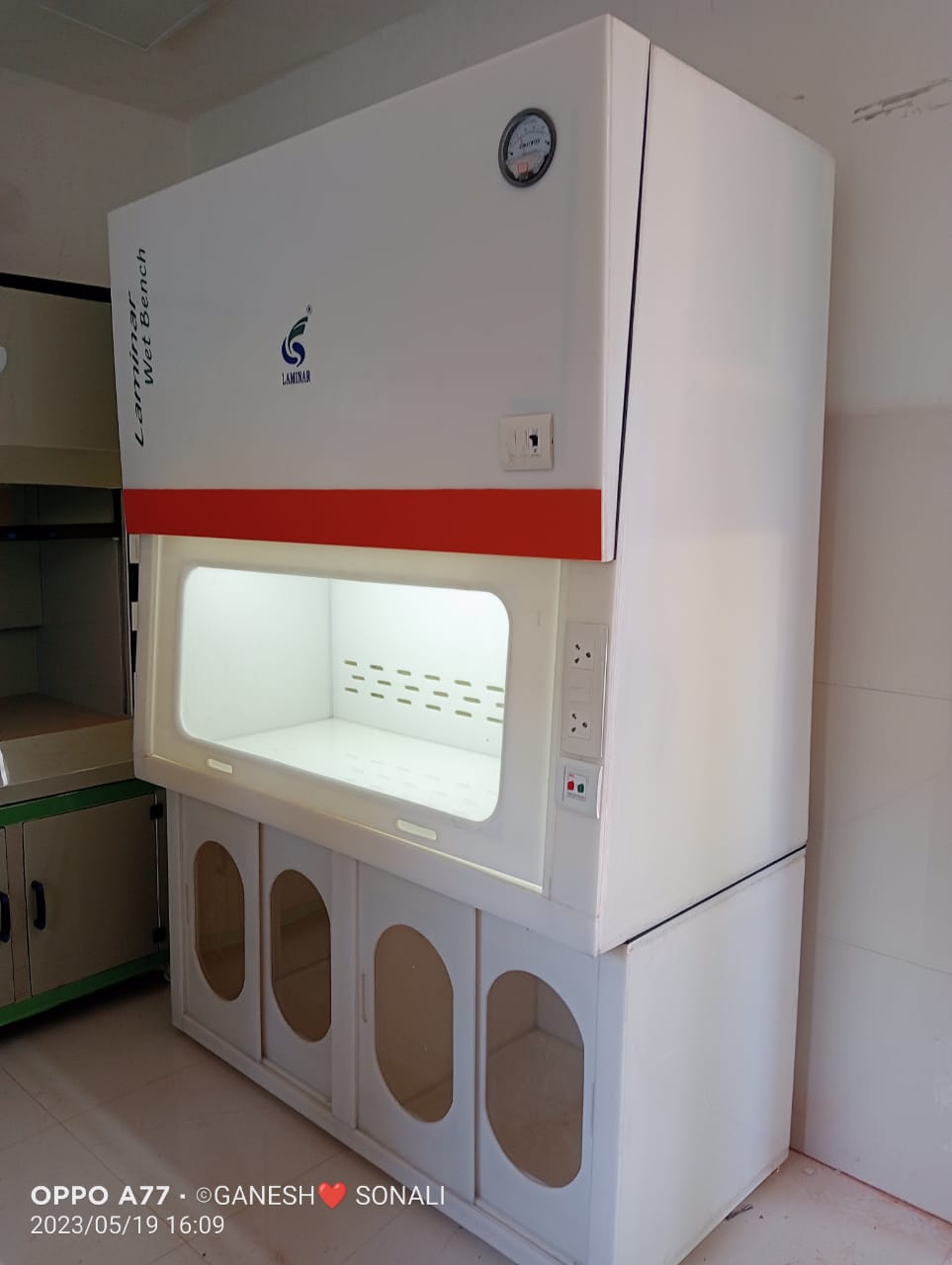 Vertical Laminar Sampling & Dispensing Booth - My CMS
